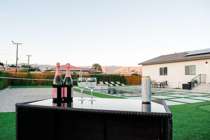 Palm Springs Paradise - Pool, Volleyball, Jacuzzi - Palm Springs, CA