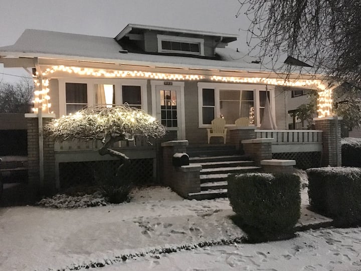 Midmod Muse, A Sumner Stay - Puyallup, WA