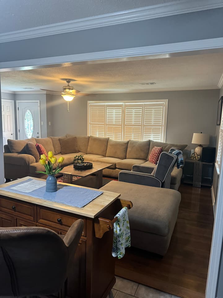 Comfortable 4 Bedroom Home With Free Parking - Oxford, MS