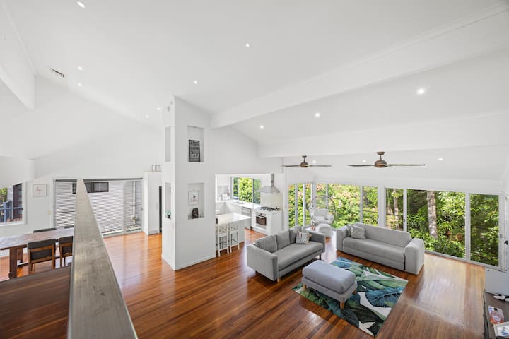 Beautiful 5 Bedroom House On The Sunny Coast - Nambour