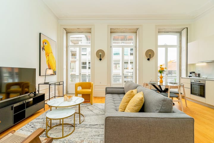 Loft With Balcony And A Gorgeous Classic Ceiling - Porto