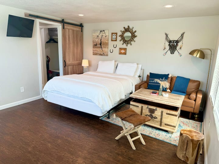 “Casita” - Cozy And Cheerful Home - Fossil Creek Boulevard – Fort Worth
