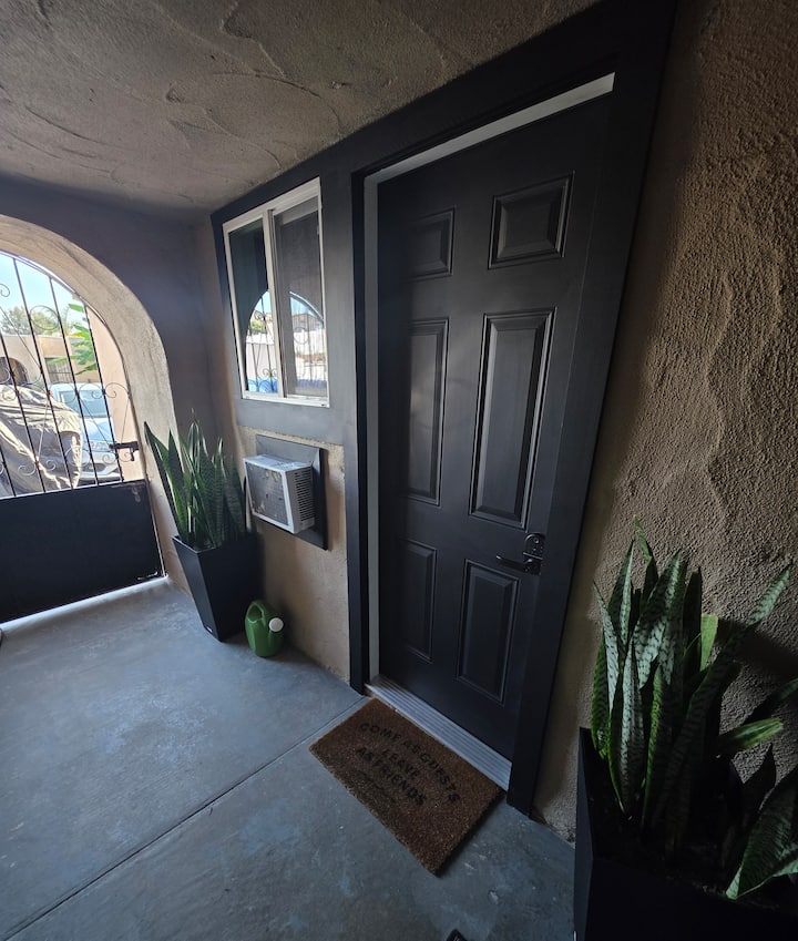 San Ysidro, Beyer Trolley/plaza Las Americas - San Diego, CA