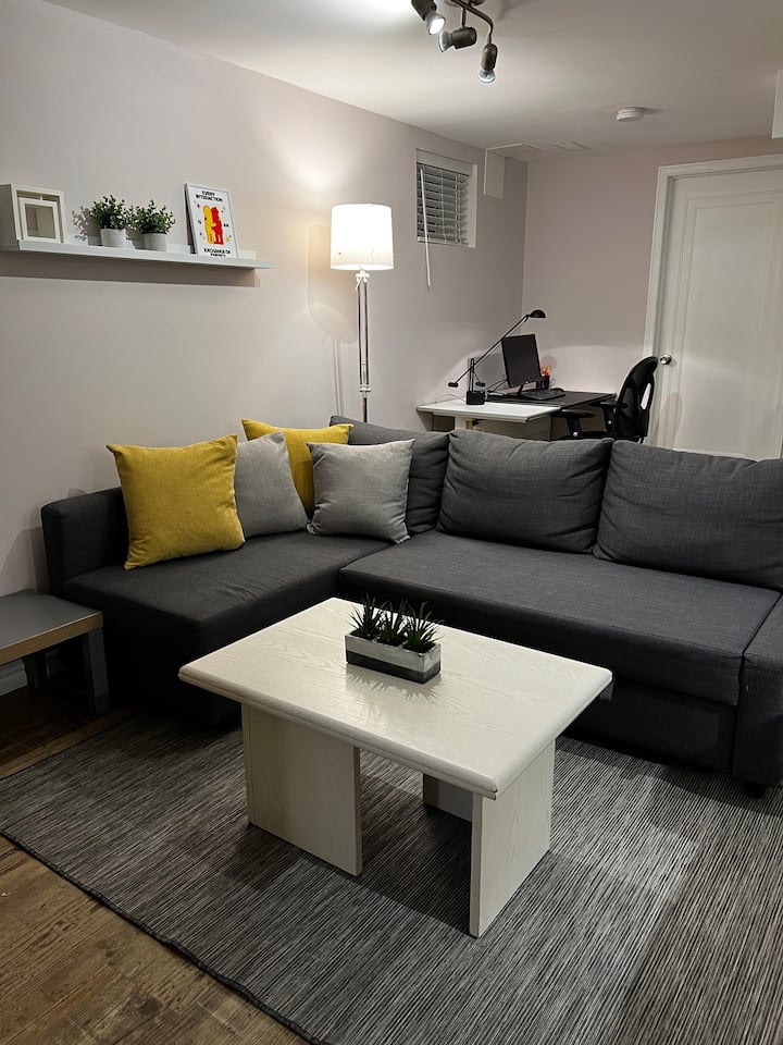 Philoxenia Home W/ Parking @Leslieville - Toronto