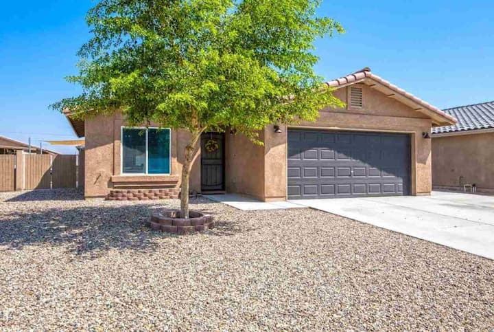 Cozy Yuma Home In Desert Oasys 3br/2ba - Yuma, AZ