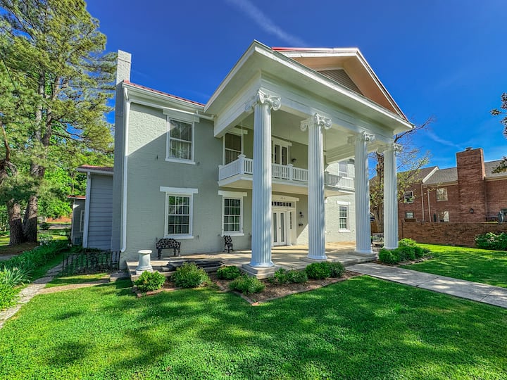Historic Mansion W Bunk Room (Sleeps 1 2) 5600sf - Gallatin, TN
