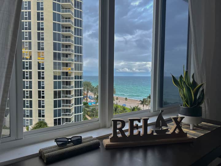 Spacious Beach Studio In Sunny Isles, Fl - Sunny Isles Beach, FL