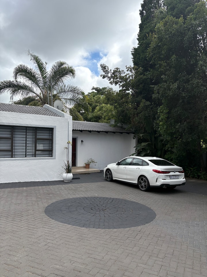 Spacious Home With A Fireplace,pool &Ample Parking - Sandton