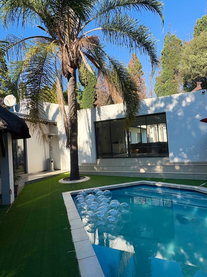 Spacious Home With A Fireplace,pool &Ample Parking - Randburg