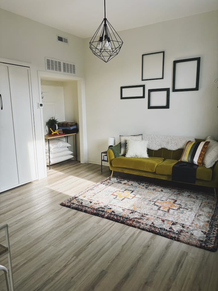 Cozy Studio Rental In Historical Building - Minnesota