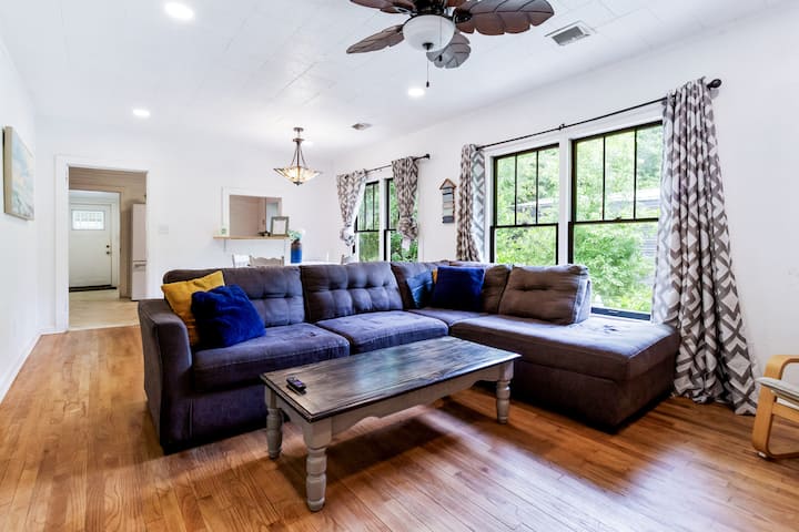 Central Comfort: Home In The Heart Of The City - Brent, FL