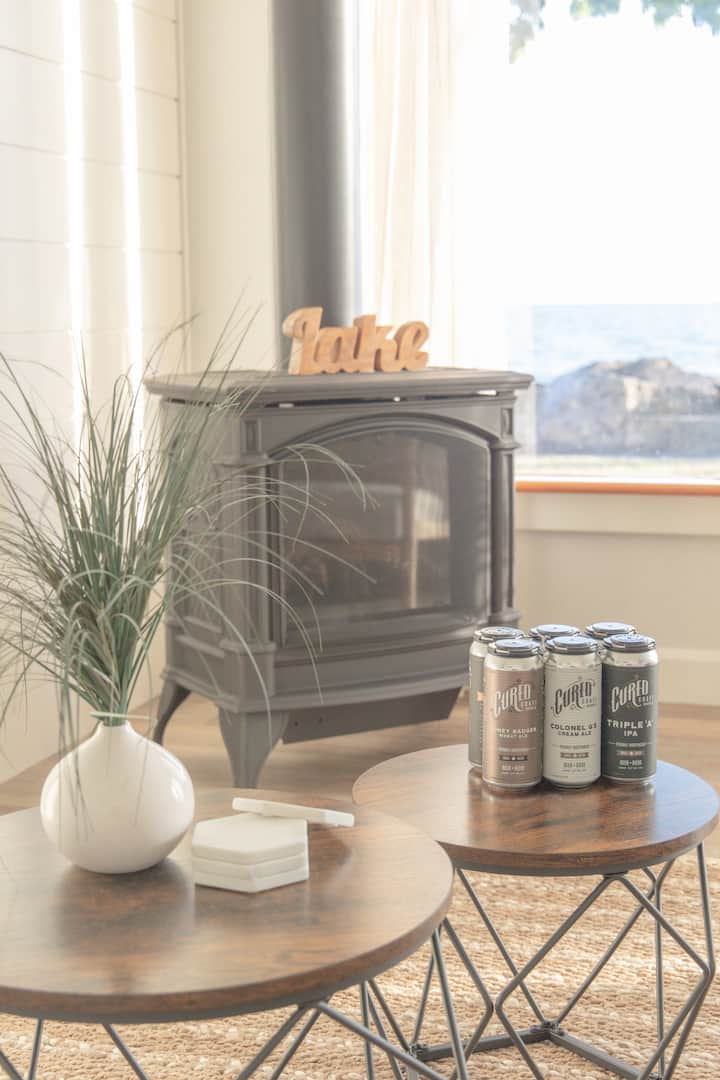 Cozy Fireplace & Point Pelee Winter Hikes - Leamington