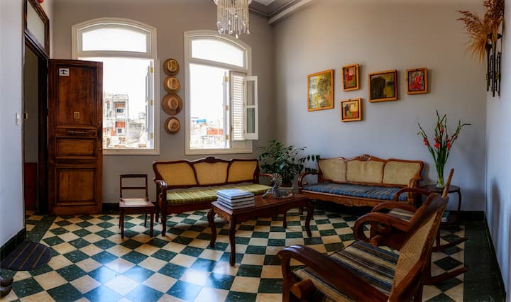 Entire And Independent Flat In The Center - Cuba