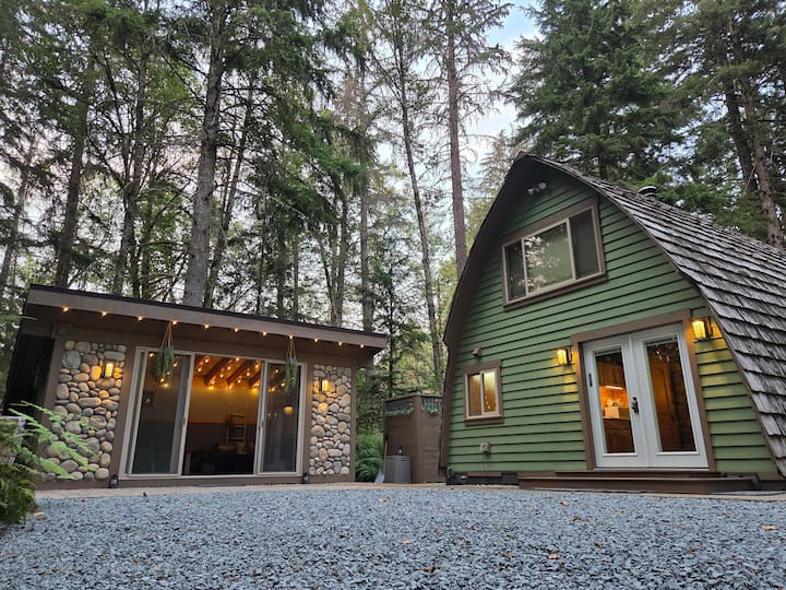Unique Cozy Cabin Retreat Hot Tub King Bed Private - Washington State
