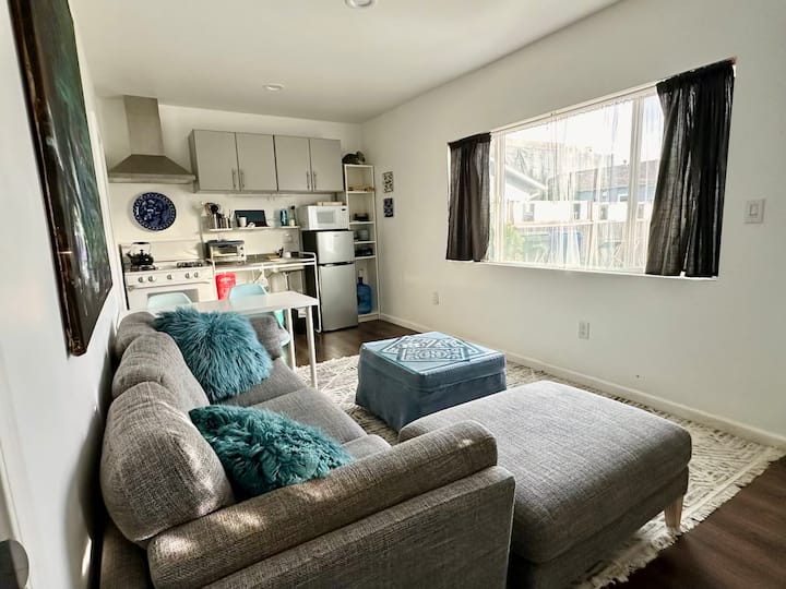 A Perfect Little House In Noho - Burbank, CA