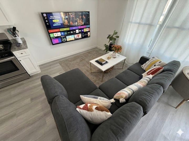 Stylish 2br | 9 Min Ny/metlife | Parking & Laundry - East Rutherford, NJ