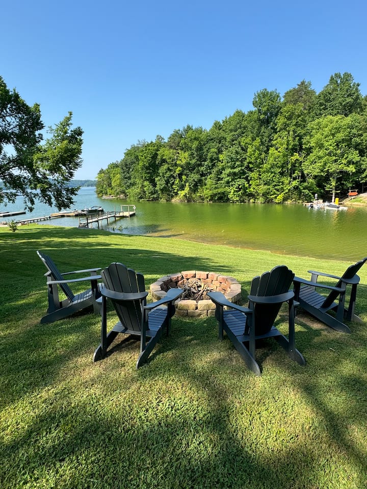 2 Bedroom Lake Front House With Private Boat Dock - Dandridge, TN