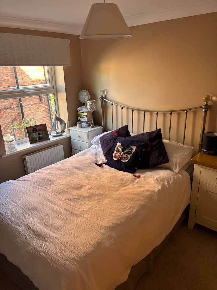 Double Room
Private Bathroom 
Parking
Lift
Beach - Bournemouth