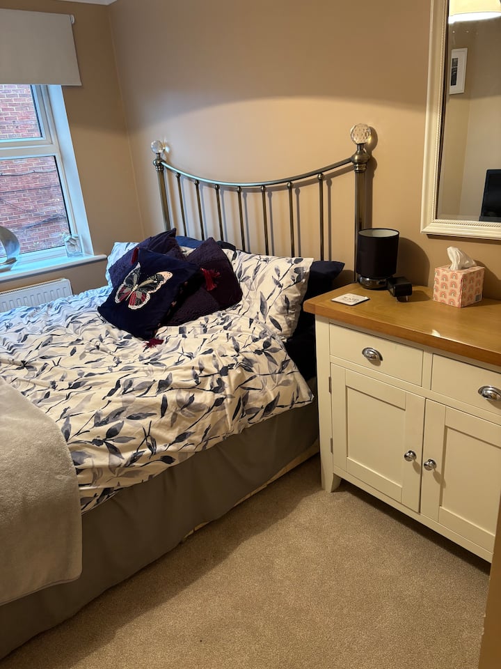 Lovely Double Room

5 Mins To Beach
Free Parking - Bournemouth