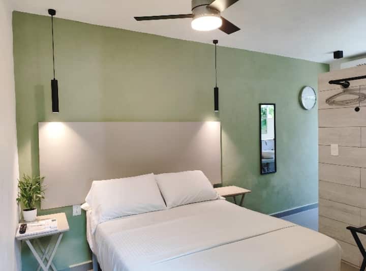 Beek Tiny Studio+interior Garden (280 Ft²) - Cancún