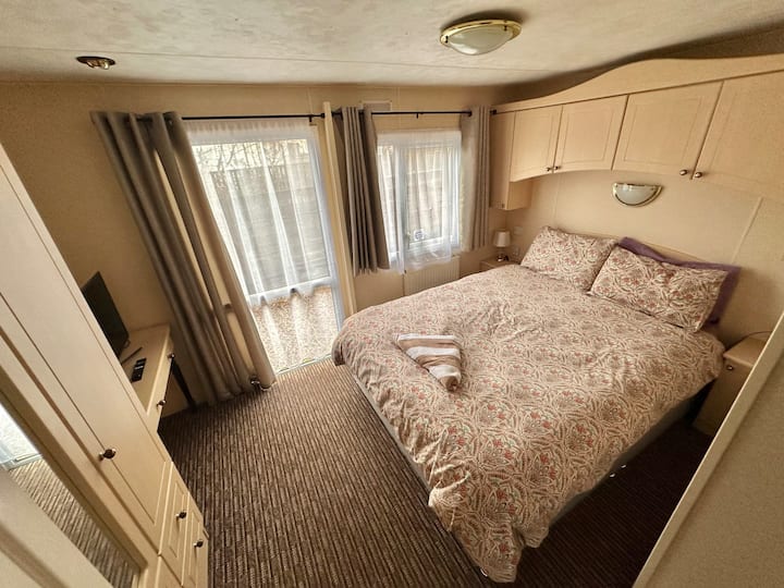 2 Bedroom Bk Static Caravan In Uddingston, Glasgow - 