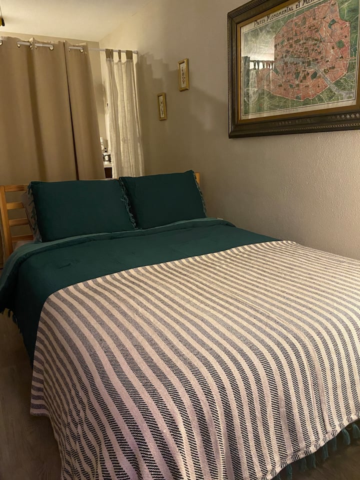Welcoming Private Space With Garden Patio - Plant City, FL