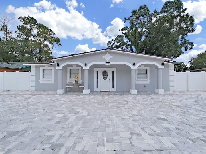 Glamorous 2 Br House Wi-fi + Kitchen/busch Gardens - Temple Terrace