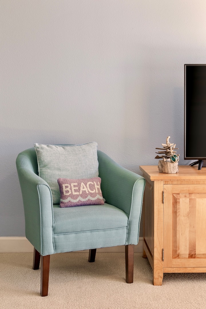 Holiday Sale! Condo W Patio 150 Steps To The Sand. - Carpinteria, CA