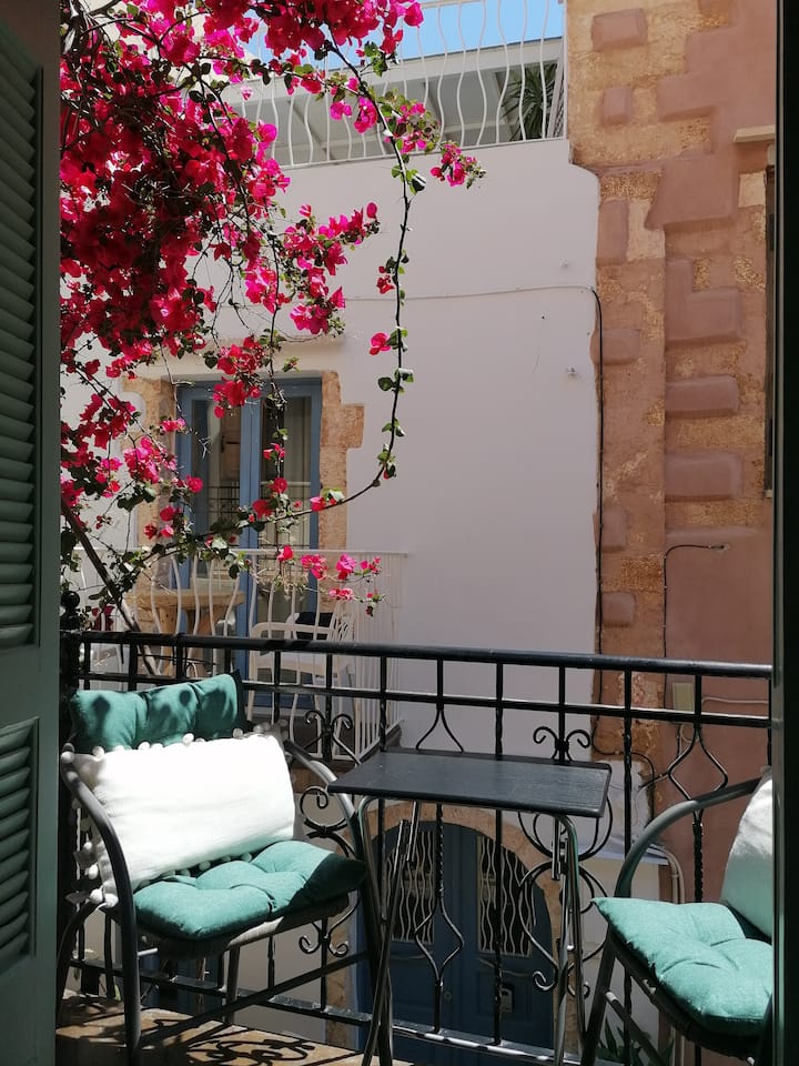 Natalie Bright Studio+ Private Balcony Upper Floor - 하니아