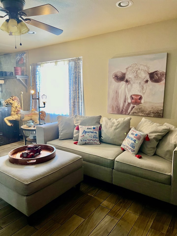 Farm Living- Rv Sized Gated Parking & Pet Spaces - El Paso, TX