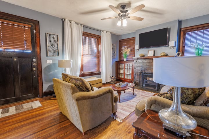 Spacious Traditional Style Home With Modern Décor. - Chattanooga, TN
