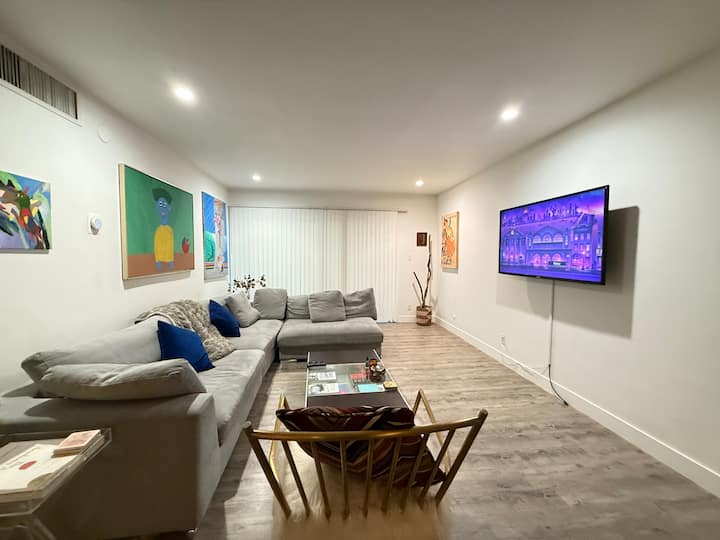 Large One Bedroom In The Heart Of Beverly Hills - Beverly Hills, CA