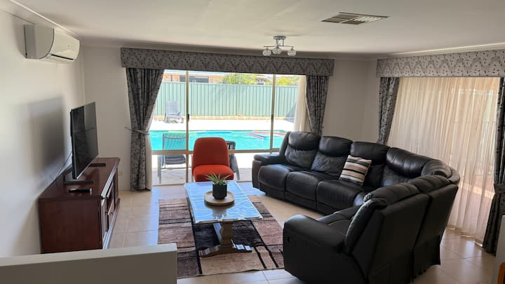 Spacious 4 Br Home With Pool, Spa, Bbq, Wifi, &Tvs - Perth
