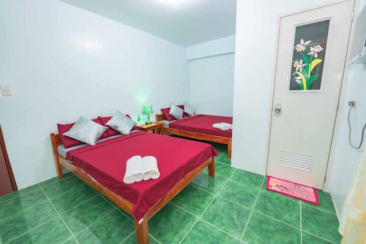 Jeds Homestay - Basco