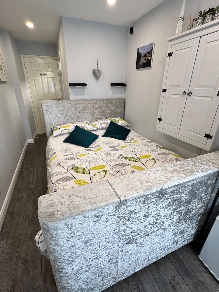 Modern Annex With En-suite, Own Access And Parking - Wantage