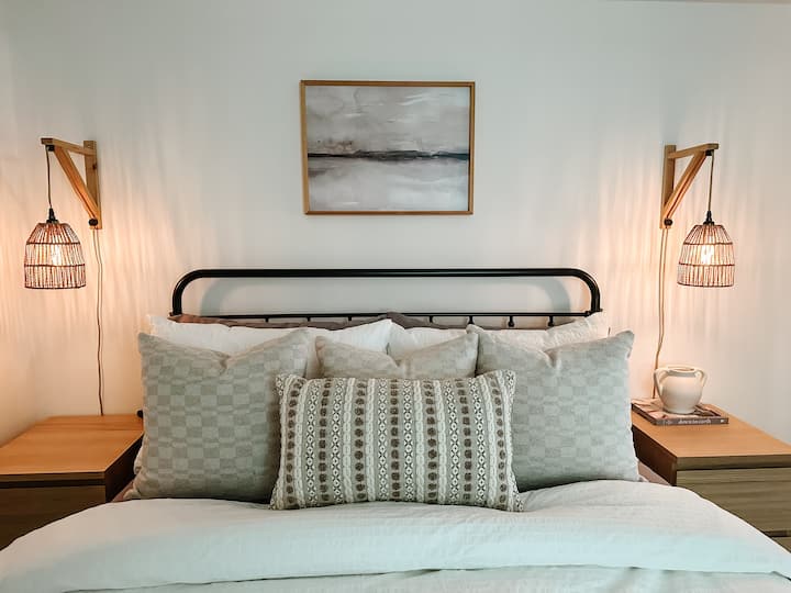 Haven On The Hill (Private Basement Suite) - Canada