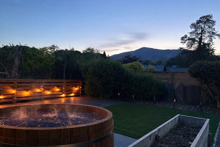 Hot Tub, Log Burner & Moel Siabod Views - Snowdonia