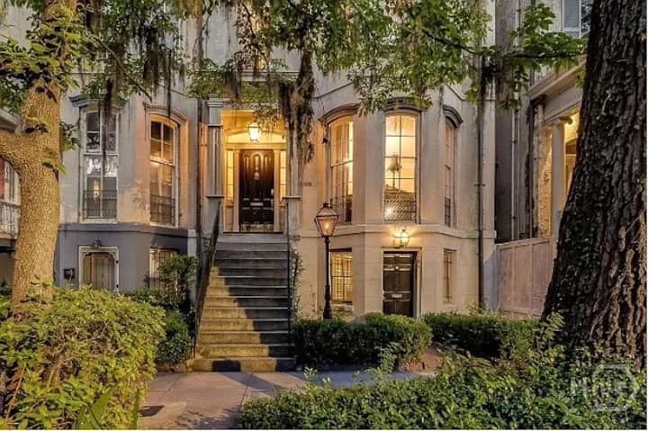 Historic Townhome & Carriage House, Near Forsyth! - Savannah, GA
