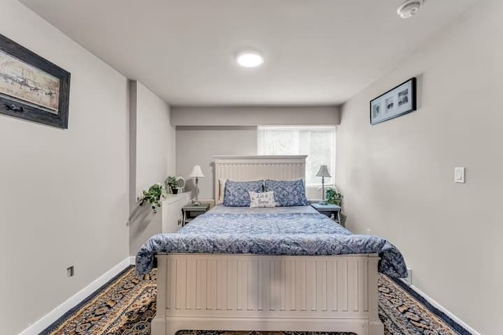 Entire Private Suite With Full Kitchen And Parking - デルタ