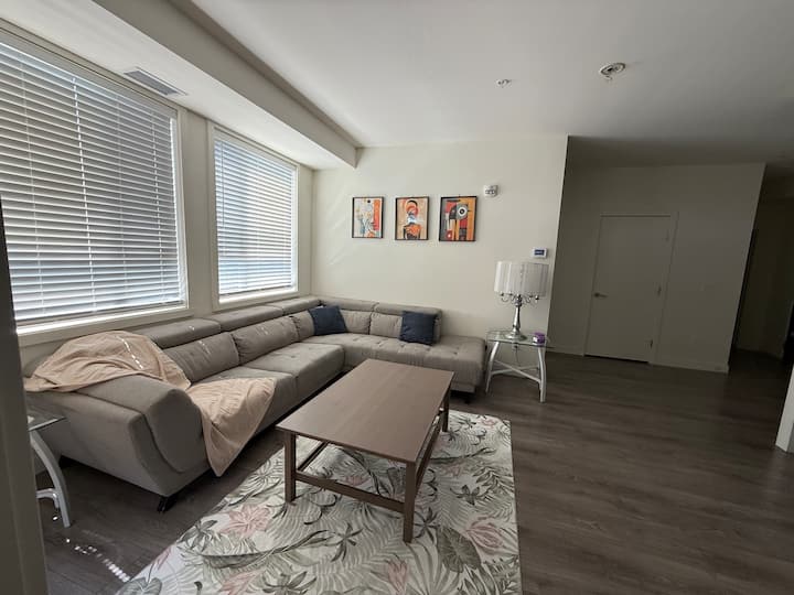 Spacious 2br Apartment With 2 Full Baths Near Dt -