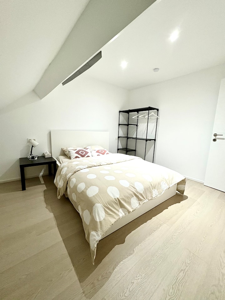 Tomorrowland House To Rent In Boom, Belgium (600m) - Boom