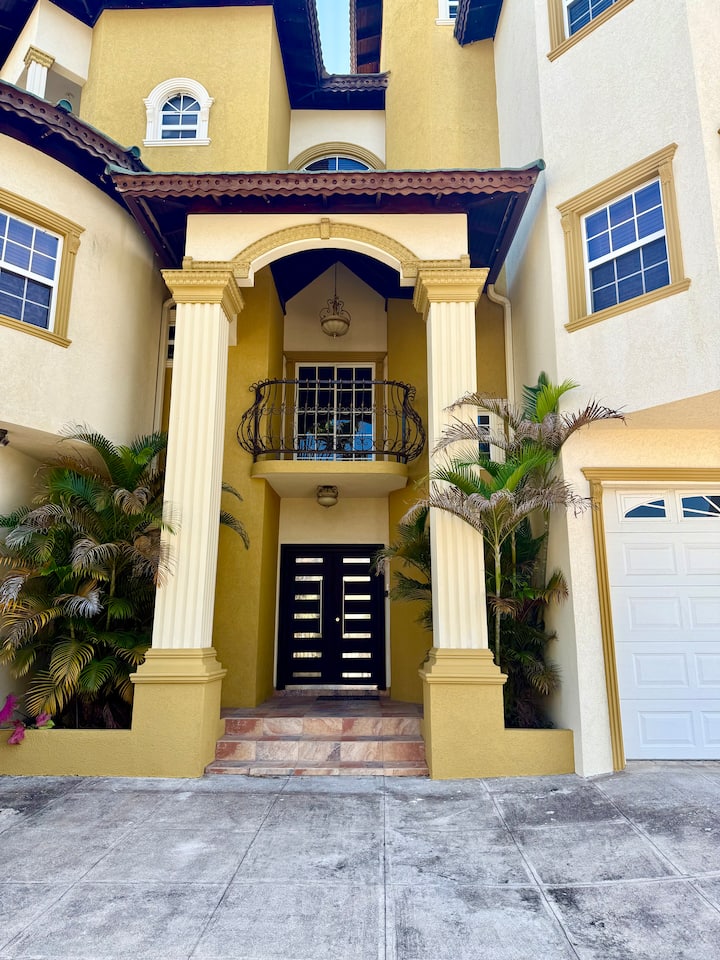 Lovely 3 Bedroom Condo With Close Beach Access. - Montego Bay