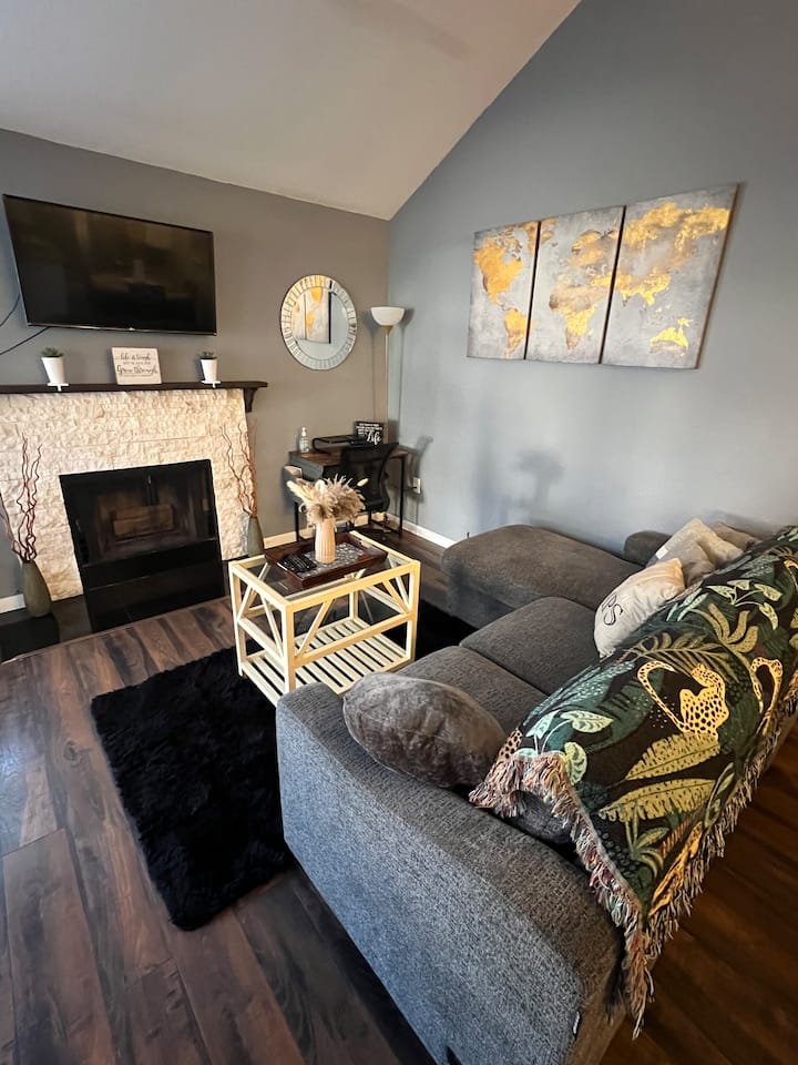 Home Away From Home In Safe & Friendly Complex - Mesa, AZ