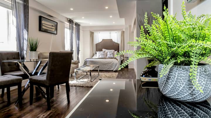 Bright & Spacious Exclusive Studio Prime Newmarket - Aurora