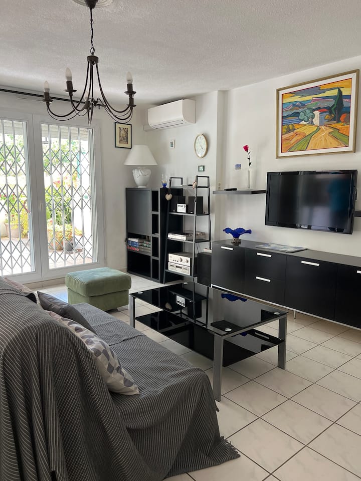 Appartement T2 En Rez-de-jardin 9ième Arrt - Marsiglia