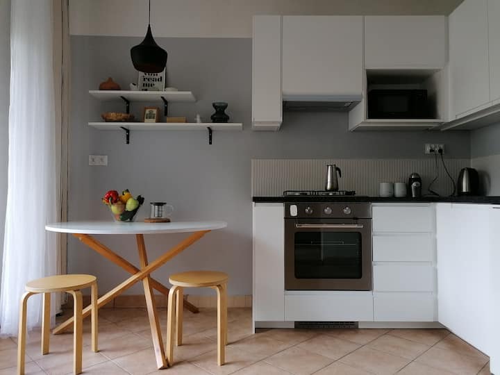 Apartment With Patio 5 Mins Walk From Metro - Warszawa