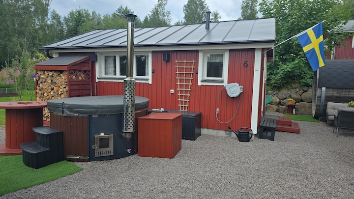 Badtunna & Vedbastu
Stuga Nr6 - Karlsborg