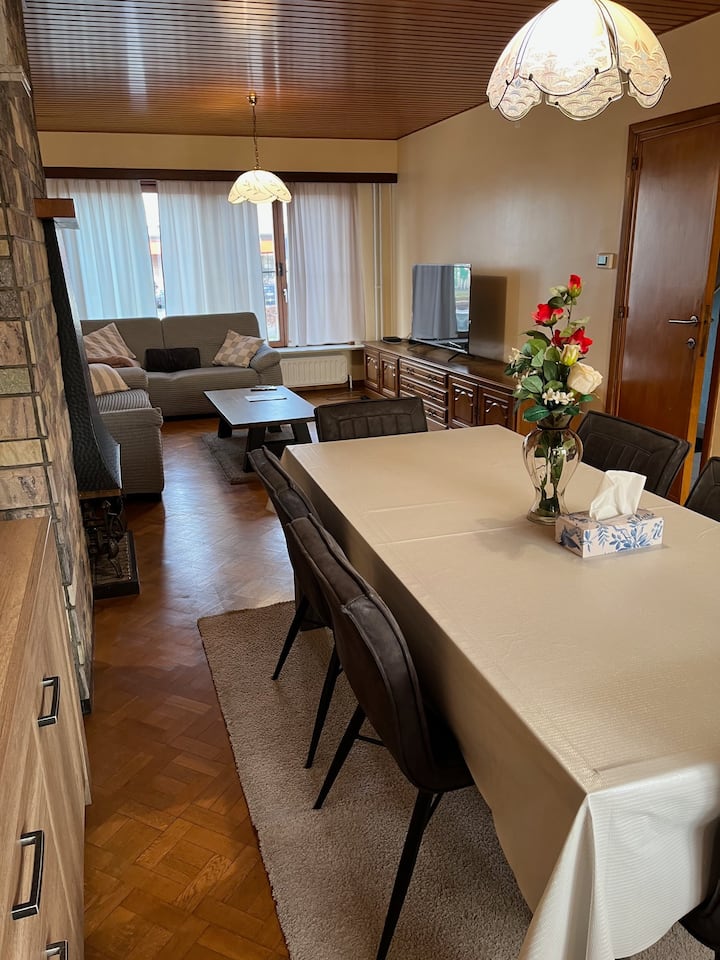 The Golden Nest, 3 Bedroom House, Garage & Garden - Boom