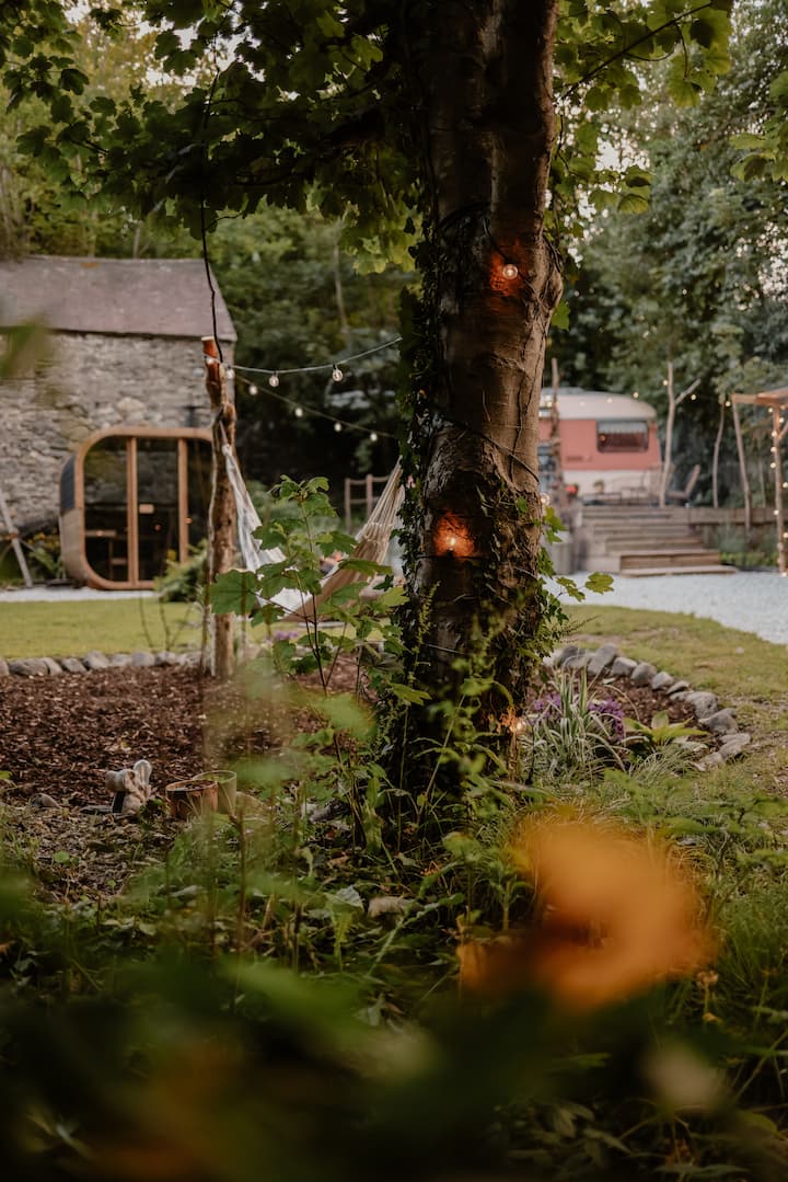 Exclusive Luxury Glamping Retreat Hot Tub Sauna - Conwy
