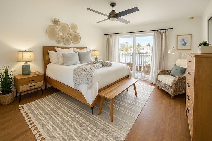 Lovely Intercostal Condo, Steps Away From Beach - Hollywood, FL